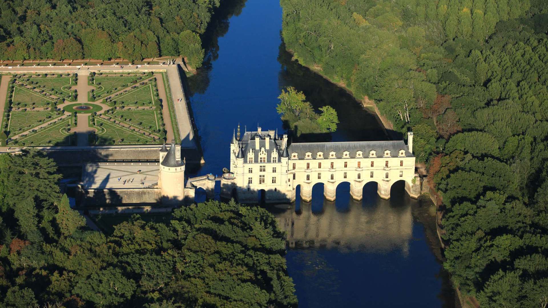 Vue aérienne du château de Chenonceau (prise de vue depuis un ULM) | GSTQ